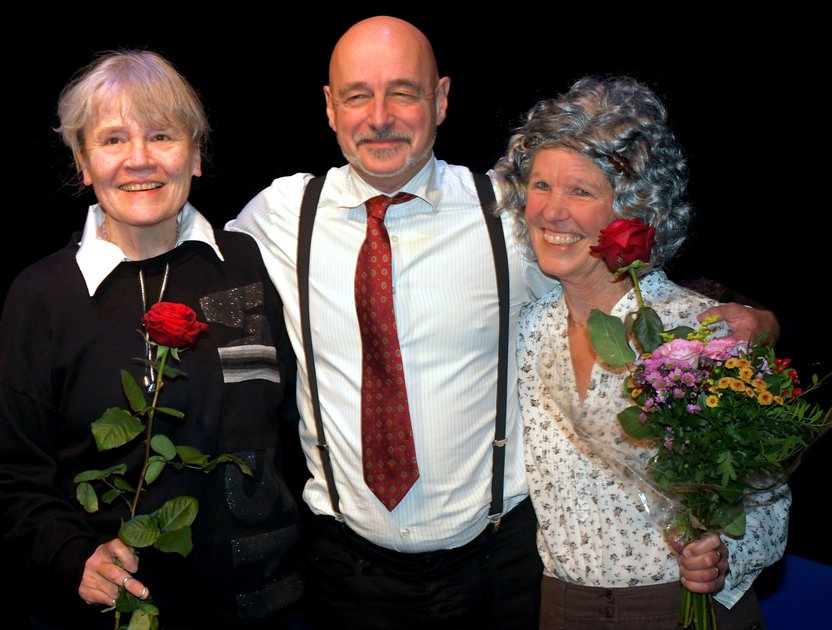 Christine, Nic & Ruud stond met Lente op september 2024 in Theater ...