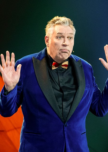 Sjaak Bral stond met Vaarwel 2024 op november 2024 in Theater Ludens ...